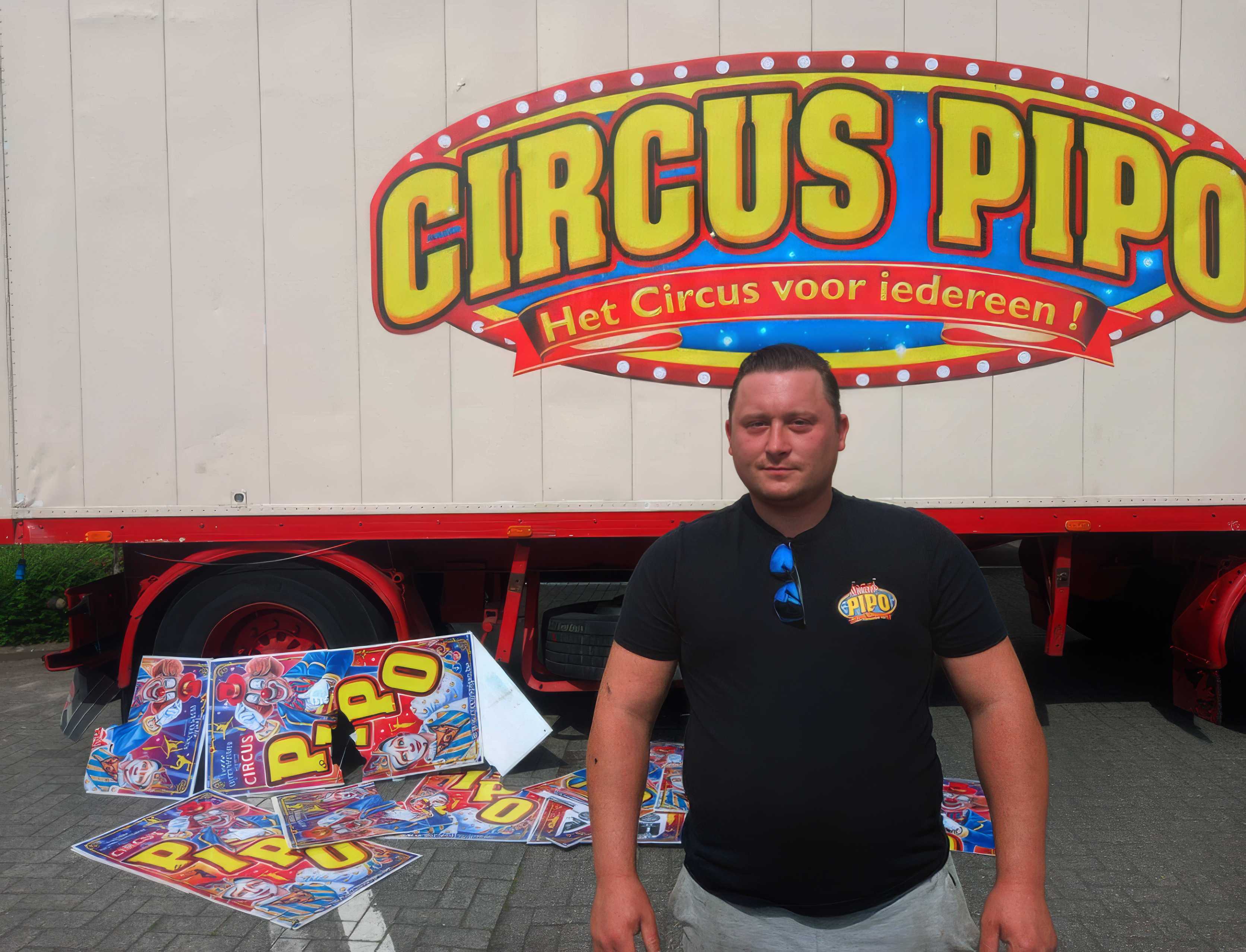 Vandalen beschadigen en stelen tientallen aankondigingsborden van Circus Pipo in Schriek | RTV